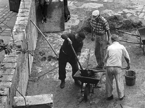 La construcción del Muro de Berlín Radio Perfil
