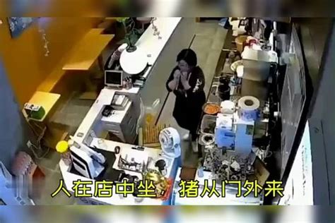 22个电梯里的出糗瞬间国外美女在监控下竟干出这种事太残暴了 监控 美女 电梯