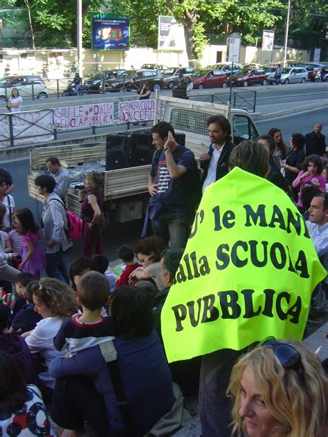 Basta Attacchi Alla Scuola Pubblica Presidio Di Protesta P Flickr