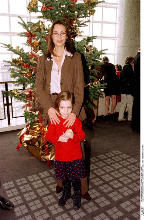 Photo Mathilda May Et Sa Fille Sarah En 1998 Purepeople