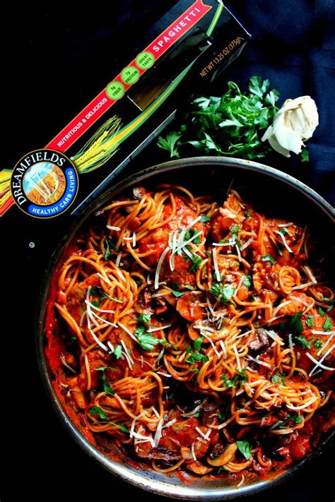 Chicken And Mushroom Spaghetti In Spicy Red Wine Tomato Sauce Recipes