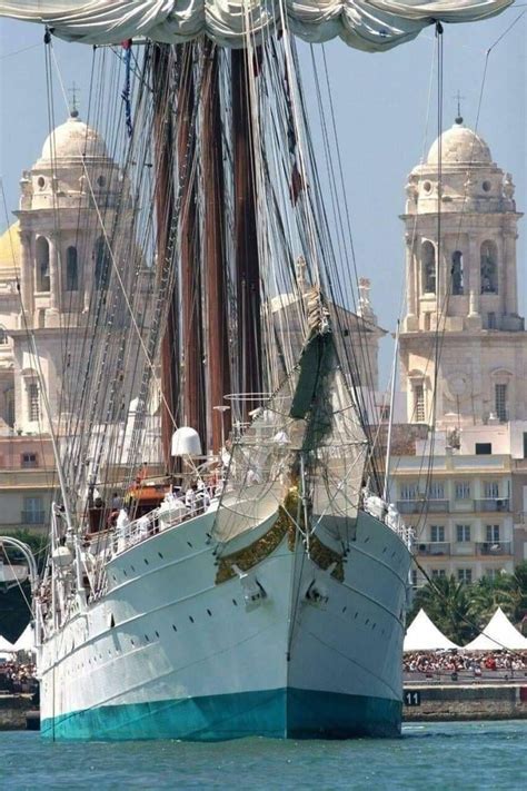 El Juan Sebastián Elcano concluye en Cádiz su 94º viaje de instrucción
