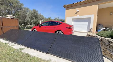 Test borne SolarMobil qui recharge la voiture électrique avec les
