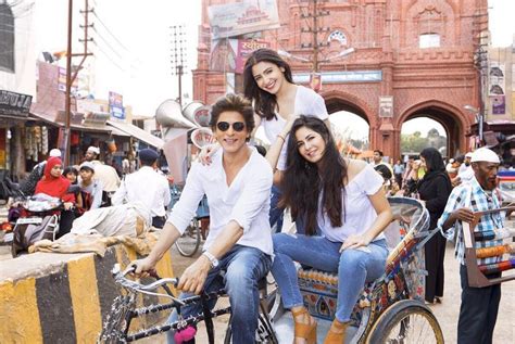 11 Potret Shah Rukh Khan Yang Awet Muda Sudah 54 Tahun
