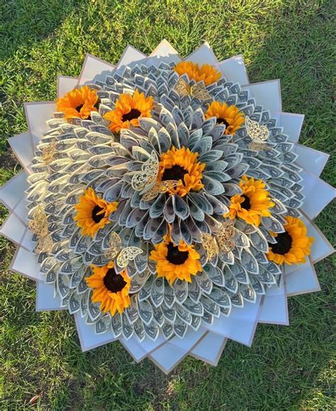 RAMO BUCHÓN DE DINERO Ramo de dinero Arreglos florales de girasol