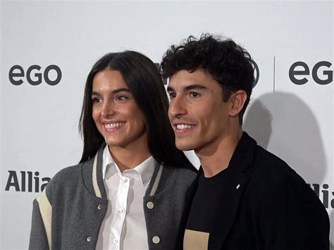 Marc Márquez y Gemma Pinto derroche de complicidad en su primer posado