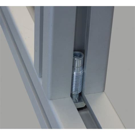 Poser une fixation automatique pour profilés aluminium