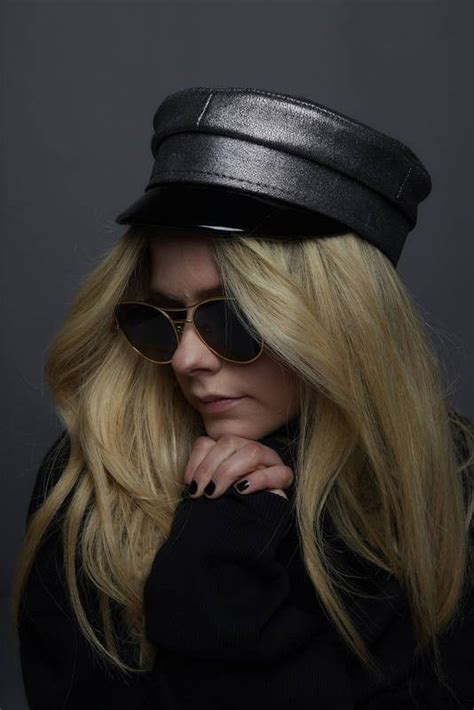 Kristen Bentley adlı kullanıcının Avril Lavigne panosundaki Pin