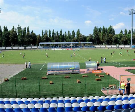 Legendarni muzycy na stadionie Hutnika Kraków Zagrali mecz dostali