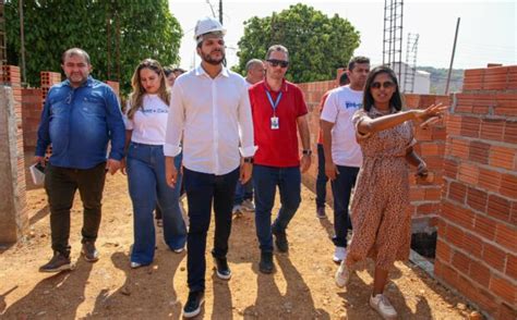 Secretário Washington Bandeira visita obras de escola e da sede da 11ª