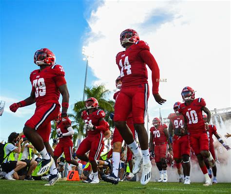 FAU Wins Big In Season Opener Against Charlotte FAAZ Magazine