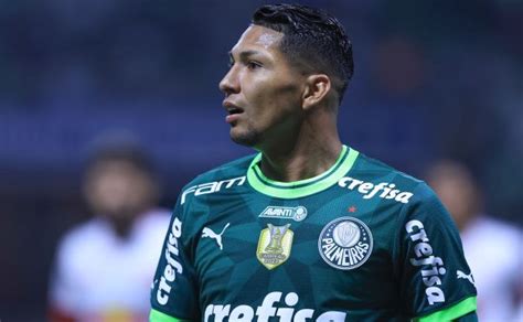 Craque do Brasileirão de 2020 é envolvido em troca por Rony do