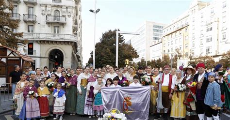 Fotos De Los Grupos De La Ofrenda De Flores A La Virgen Del Pilar