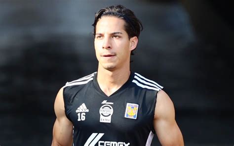 Diego Lainez muestra físico impresionante en práctica de Tigres FOTO