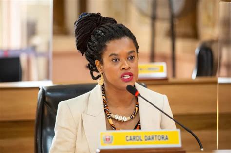 Carol Dartora conheça a primeira deputada federal negra eleita no