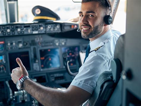 Cuánto gana un piloto aviador en México Este es su salario en 2024