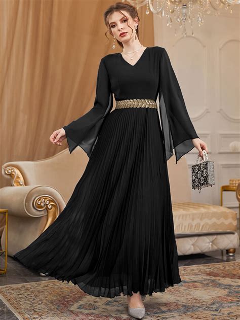 SHEIN Modely Robe contrastant à paillettes ceinturé plissé Mode en