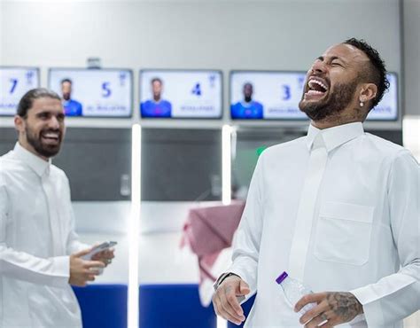 Neymar surta atriz após levar fora em nova festa revela colunista