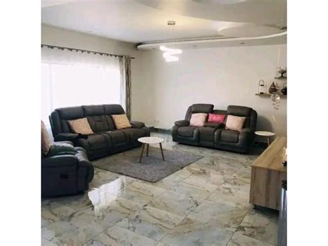 ARRENDA SE luxuosa Moradia T9 na sommerschield II próximo café sol