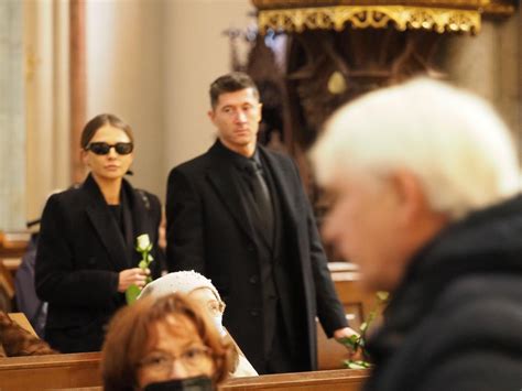 Zmarła ukochana babcia Anny Lewandowskiej Na pogrzebie babci Anna