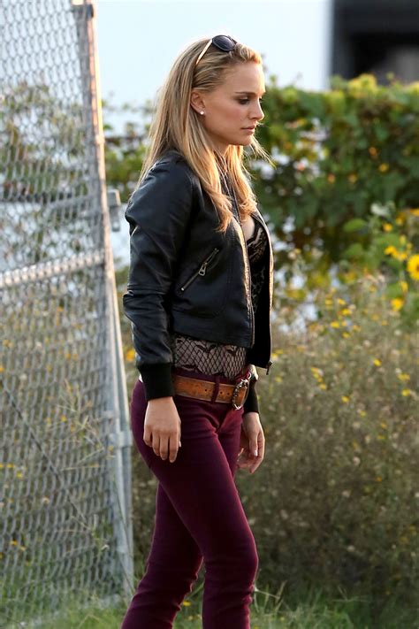 NATALIE PORTMAN On The Set Of Terrence Malicks Movie In Austin