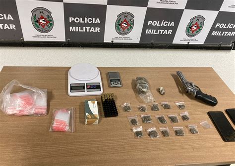 Polícia Militar apreende arma e drogas durante rondas em comunidade de