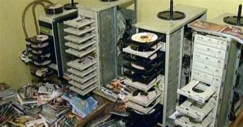 G1 Polícia fecha fábrica de CDs e DVDs piratas em Ribeirão Preto