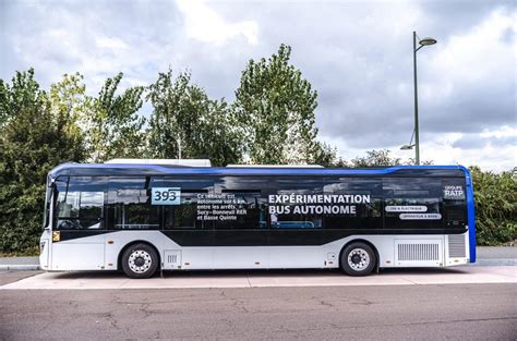 La RATP et IDFM font circuler un bus autonome avec des voyageurs à bord