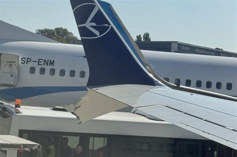 Incydent Na Lotnisku Chopina Operator Schod W Uszkodzi Skrzyd O