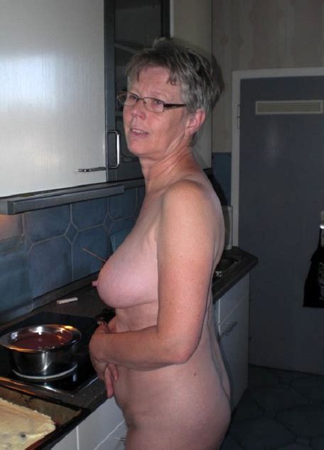 Patriarch Housewives Honour Posing Nude Maturegrannypussy