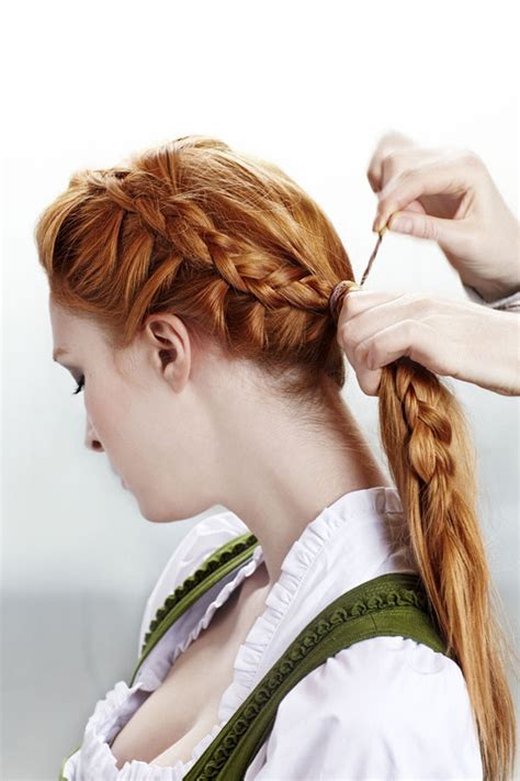 Dirndl Frisuren fürs Oktoberfest Dirndl Frisuren fürs Oktoberfest