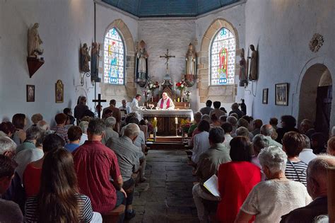 LA FÊTE DE LA PENTECÔTE Communautés de paroisses