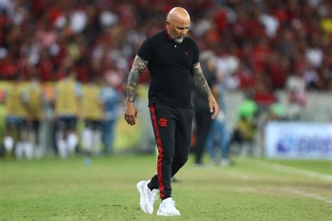 Elenco do Flamengo se reapresenta após folga