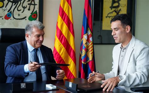 Barcelona renueva un año a Rafa Márquez como técnico de filial