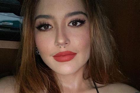 Beda Agama Dengan Ibunda Inilah Profil Maura Magnalia Madyaratri