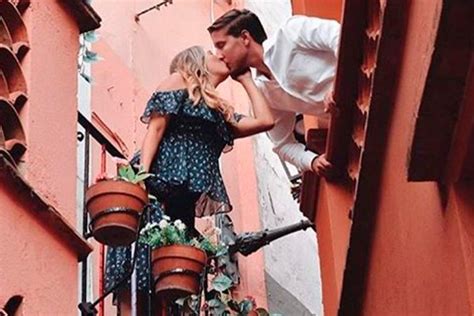 Turistas Se Quedan Sin Foto Del Callej N Del Beso Por Primera Vez Lo