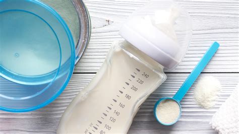 Bien choisir le lait de bébé lait liquide ou lait en poudre