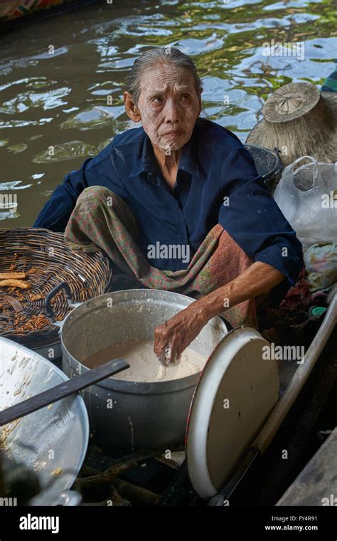 Damnoen Saduak Floating Market Bangkok Thailand Stock Photo Alamy