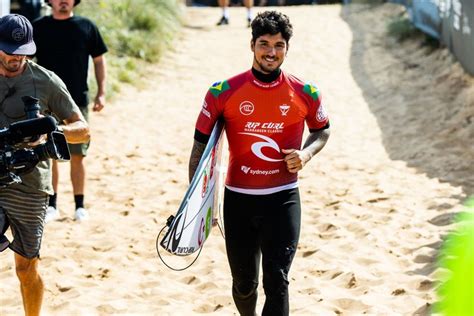 Gabriel Medina Fala Pela Primeira Vez Sobre Beijos Em Jade Picon