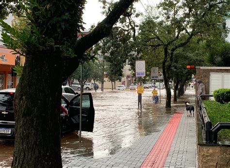 Fotos Chuva Forte Causa Pontos De Alagamento E Desmoronamento Em