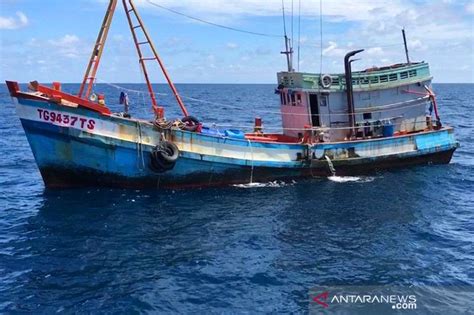 Kapal Ikan Asing Kembali Marak Tangkap Ikan Di Laut Natuna ANTARA News