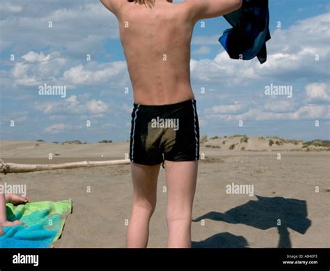 Jeunes Garcons En Slip De Bain Banque De Photographies Et Dimages