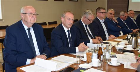 Absolutorium i wotum zaufania dla Zarządu Powiatu w Brzozowie ZDJĘCIA