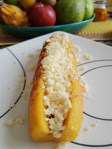Plátano maduro asado con queso rallado Platano maduro con queso