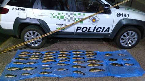 Homens S O Multados Em Mais De R Mil Por Pescar Quantidade Superior