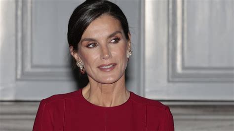 Reina Letizia Vestido Rojo La Historia Que Hay Detr S Del Famoso