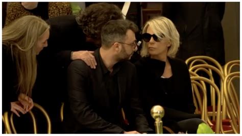 Maria De Filippi Alla Camera Ardente Di Costanzo Con Il Figlio L