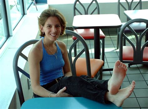 Barefoot College Girls And Barefoot Milfs Pics And More Pics Page 2 The Mousepad