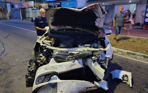 Vídeo bandidos roubam carro atiram na polícia em Manaus mas se