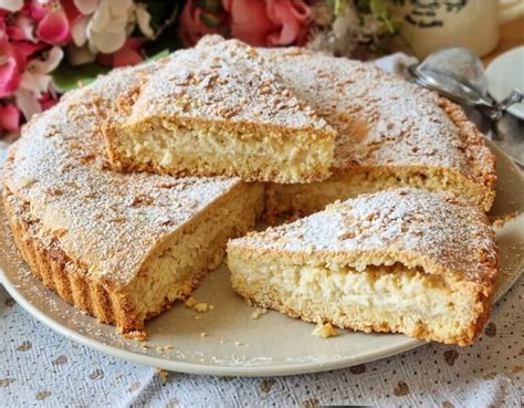 CROSTATA DELLA NONNA RICOTTA CIOCCOLATO BIANCO E MANDORLE Dolce Ripieno